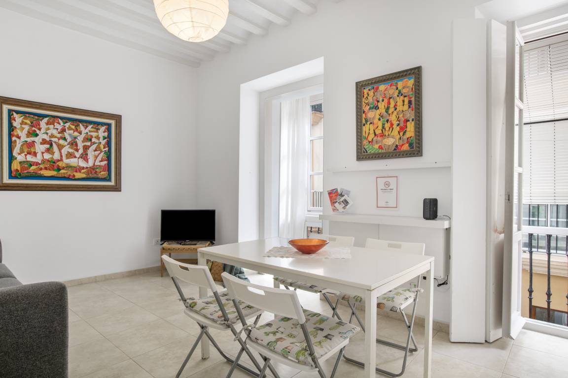 85 M² Apartamento ∙ 3 Habitaciones ∙ 5 Huéspedes - Cádiz