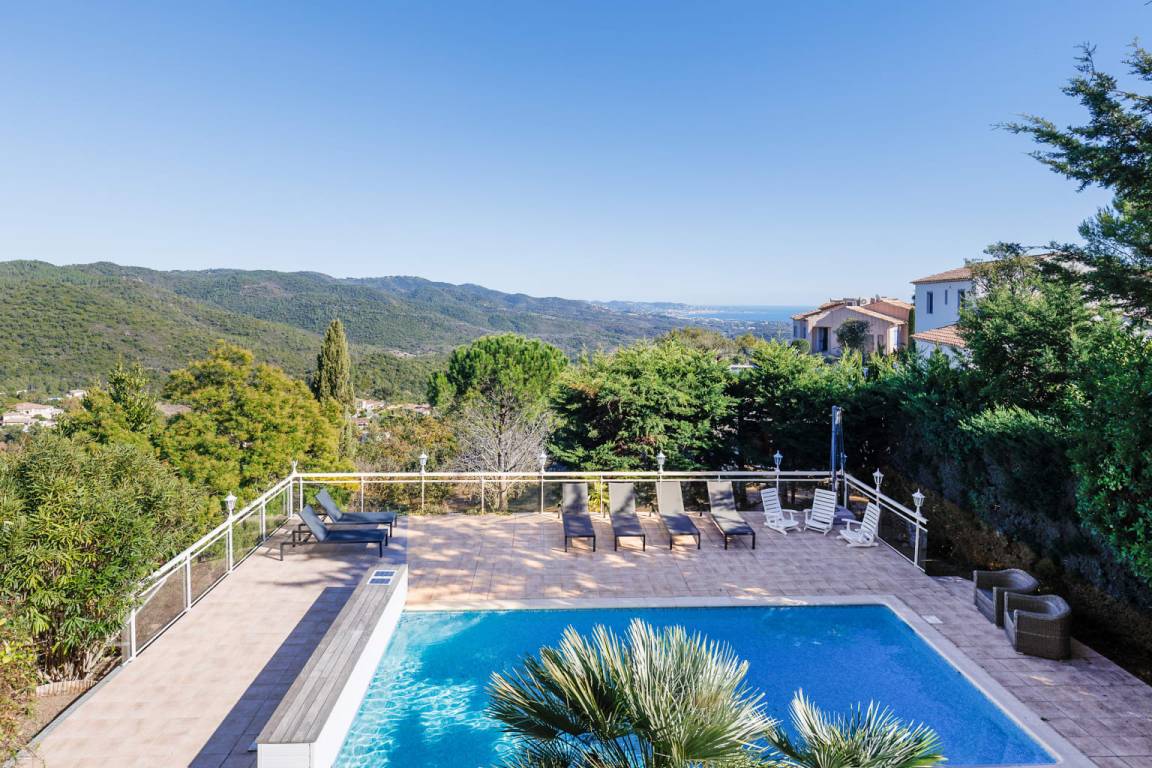 230 M² Villa ∙ 6 Habitaciones ∙ 12 Huéspedes - Fréjus