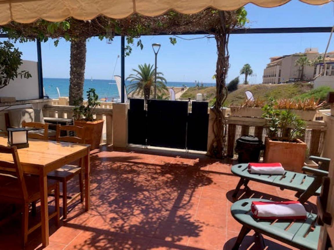 90 M² Apartamento ∙ 3 Habitaciones ∙ 6 Huéspedes - Sitges