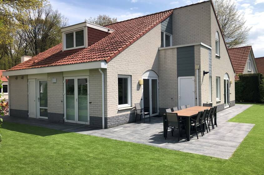 200 M² Villa ∙ 5 Bedrooms ∙ 10 Guests - Venlo
