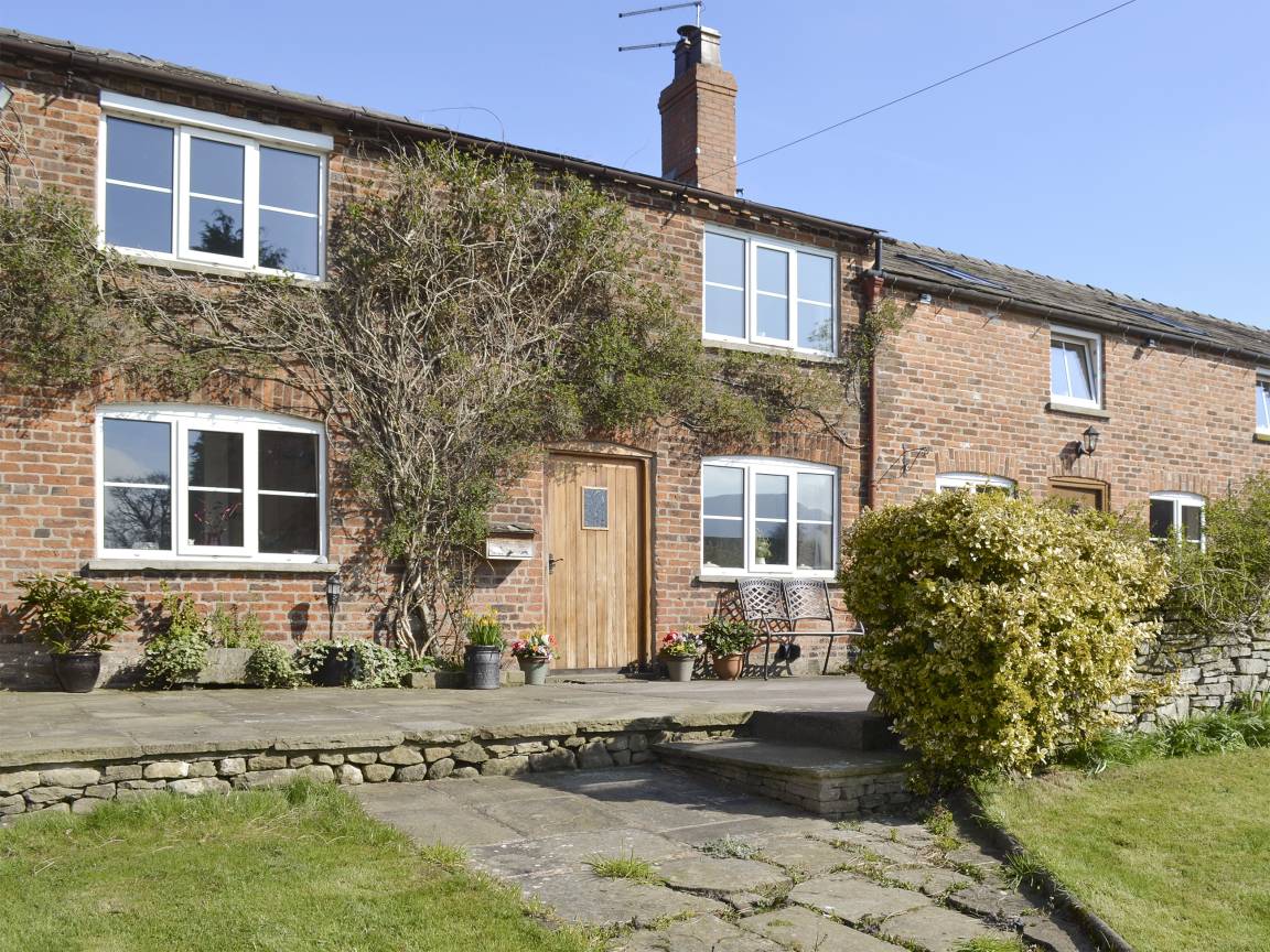 Cottage ∙ 2 Bedrooms ∙ 4 Guests - Macclesfield