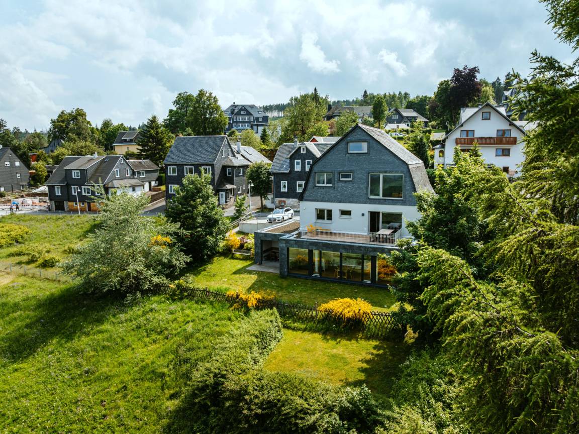 180 M² Ferienhaus ∙ 4 Schlafzimmer ∙ 8 Gäste - Masserberg