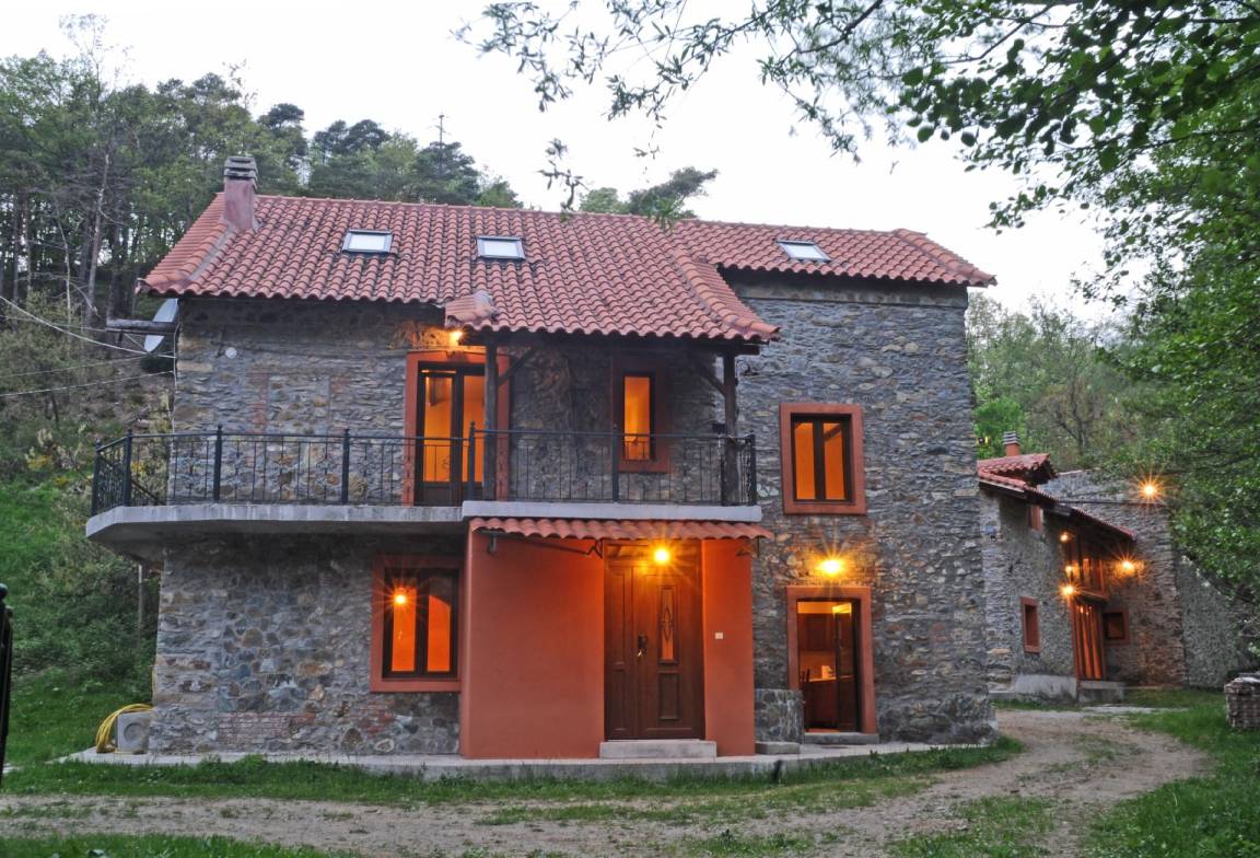 300 M² Maison De Vacances ∙ 5 Chambres ∙ 10 Personnes - Savone