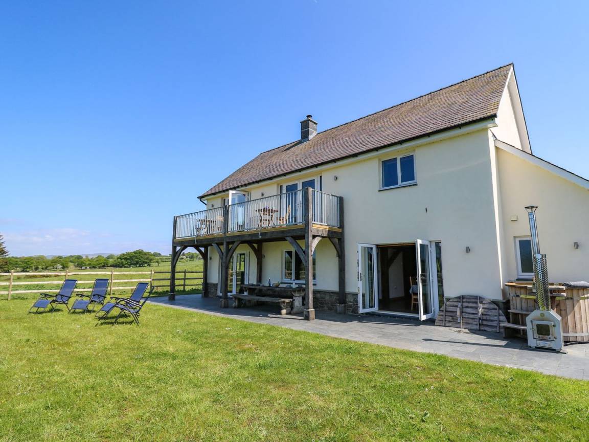 Cottage ∙ 4 Bedrooms ∙ 8 Guests - Lampeter