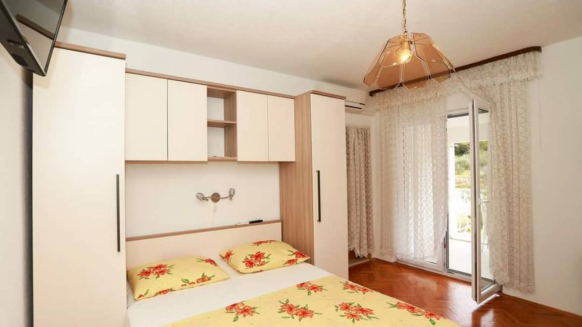 33 M² Hotel ∙ 2 Schlafzimmer ∙ 3 Gäste - Promajna