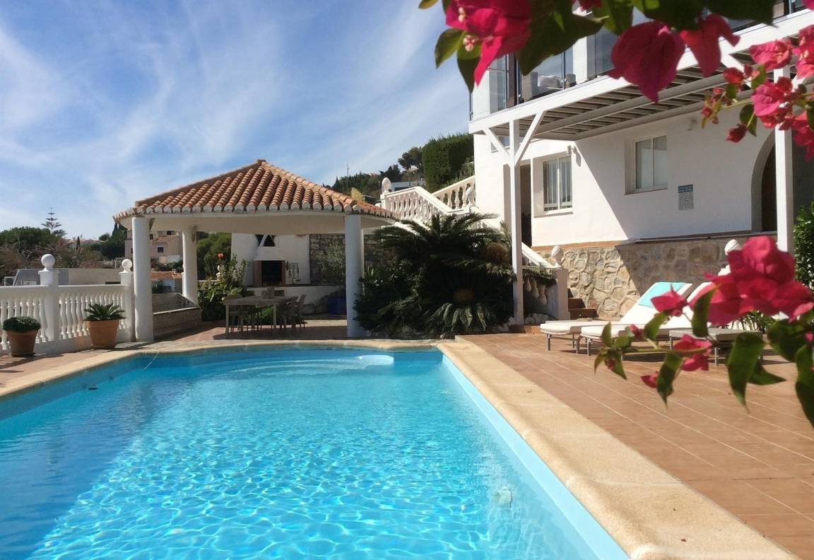 200 M² Villa ∙ 4 Bedrooms ∙ 9 Guests - Salobreña