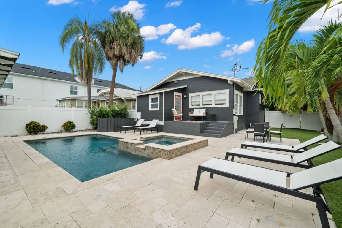 House ∙ 3 Bedrooms ∙ 6 Guests - Tampa, FL