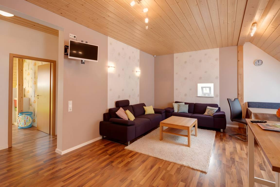 90 M² Ferienwohnung ∙ 3 Schlafzimmer ∙ 6 Gäste - Kirchberg an der Jagst