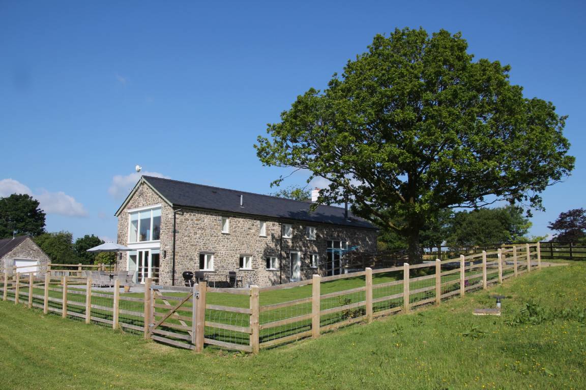 Cottage ∙ 4 Bedrooms ∙ 8 Guests - Llandeilo