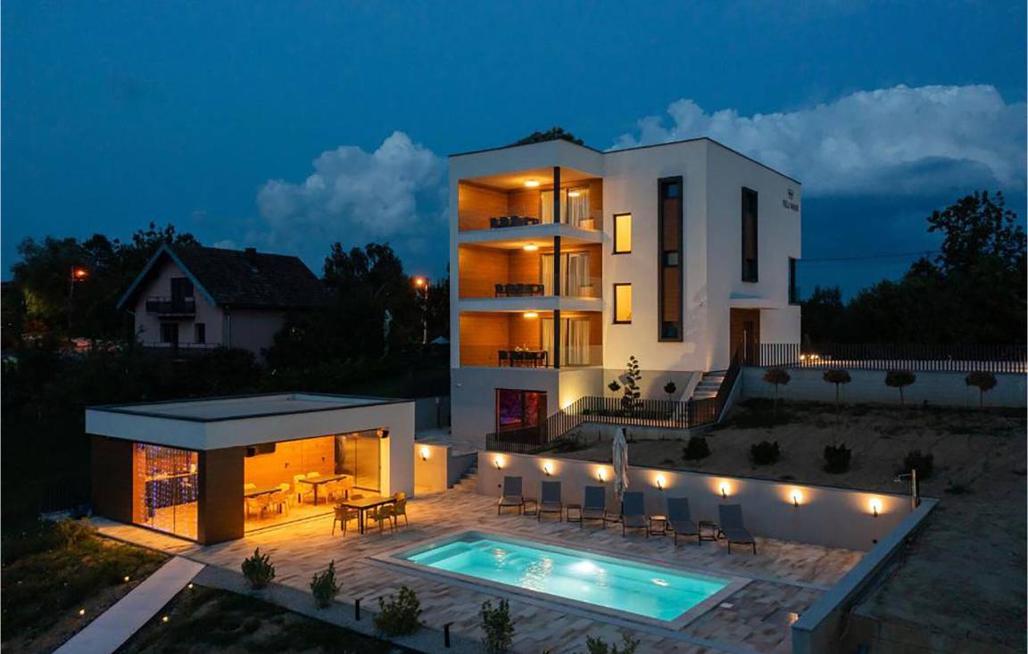 350 M² Ferienhaus ∙ 6 Schlafzimmer ∙ 12 Gäste - Ivanić-Grad