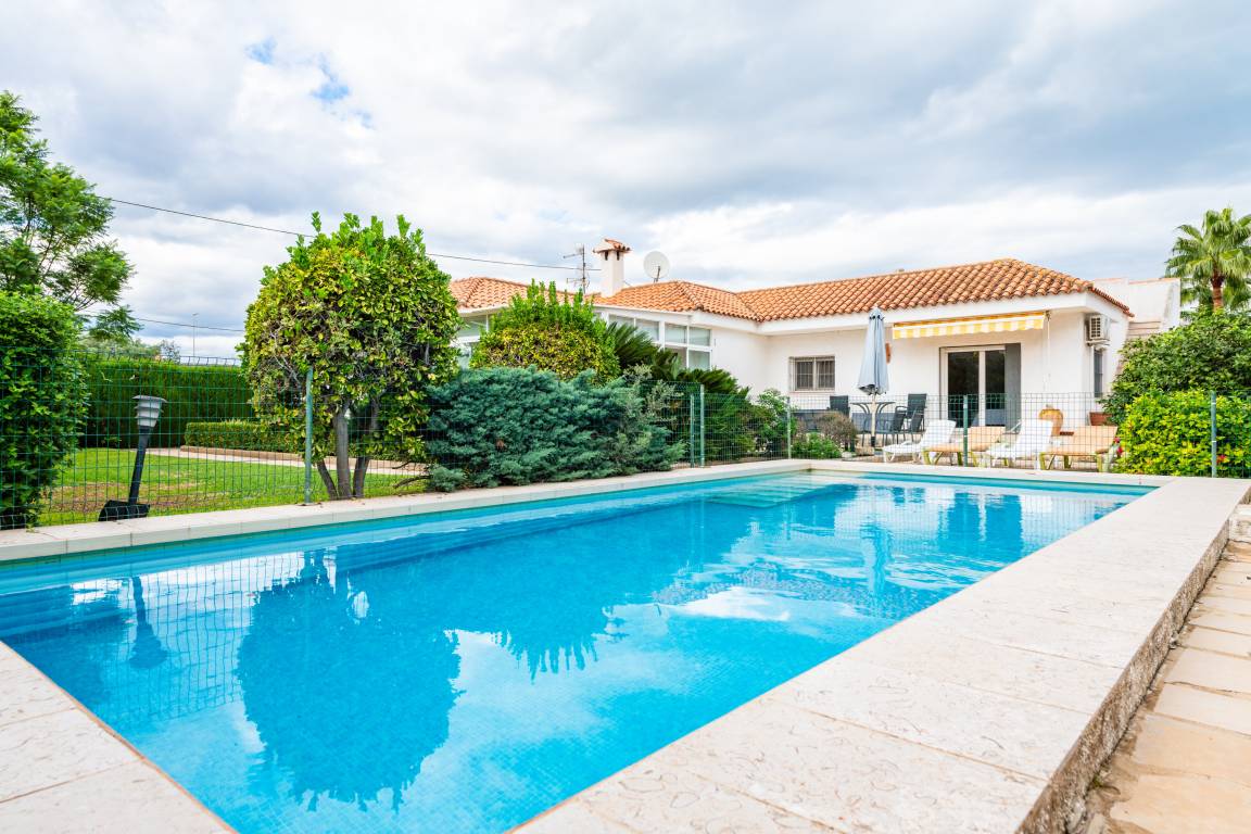180 M² Villa ∙ 4 Bedrooms ∙ 8 Guests - Vinaròs