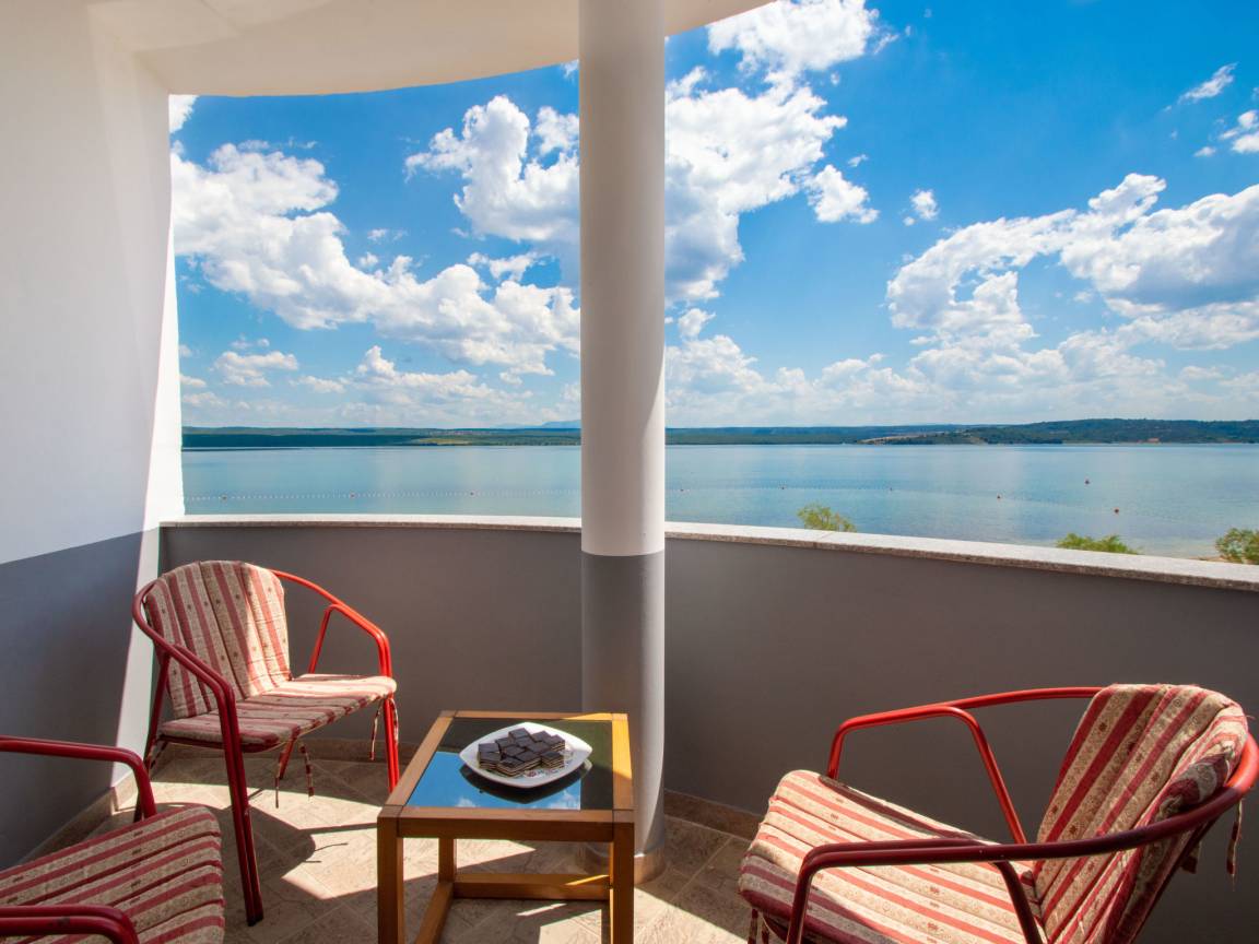 75 M² Apartment ∙ 2 Bedrooms ∙ 5 Guests - Skradin