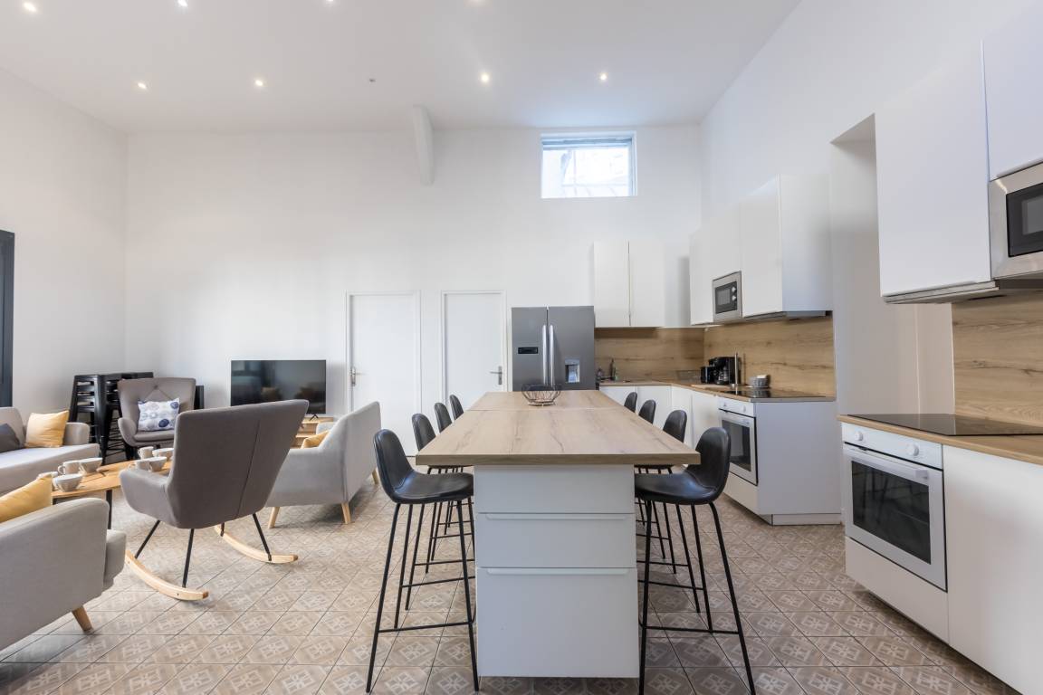 204 M² Appartement ∙ 9 Chambres ∙ 18 Personnes - Allonnes