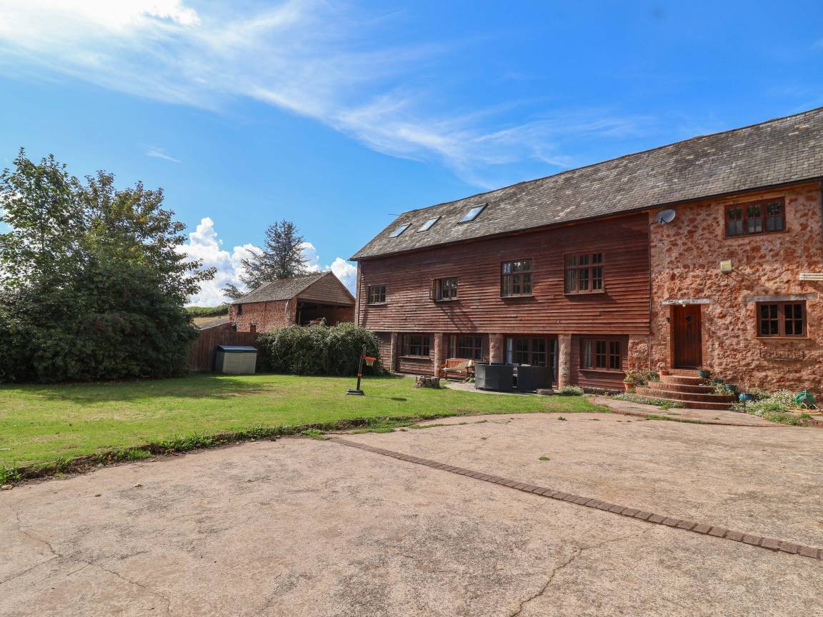 Cottage ∙ 7 Bedrooms ∙ 14 Guests - Taunton