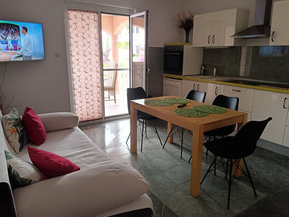 90 M² Appartement ∙ 2 Chambres ∙ 5 Personnes - Biograd na Moru