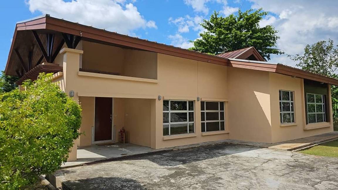 204 M² Maison De Vacances ∙ 4 Chambres ∙ 6 Personnes - Sarawak