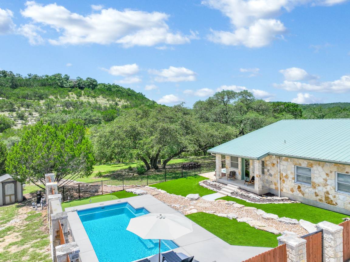 161 M² House ∙ 2 Bedrooms ∙ 4 Guests - Wimberley, TX