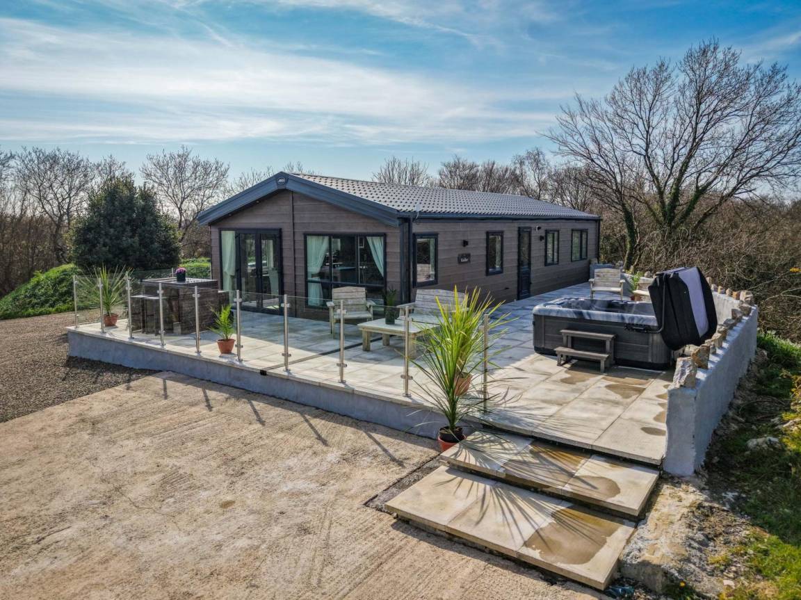 93 M² Chalet ∙ 3 Bedrooms ∙ 6 Guests - Tenby