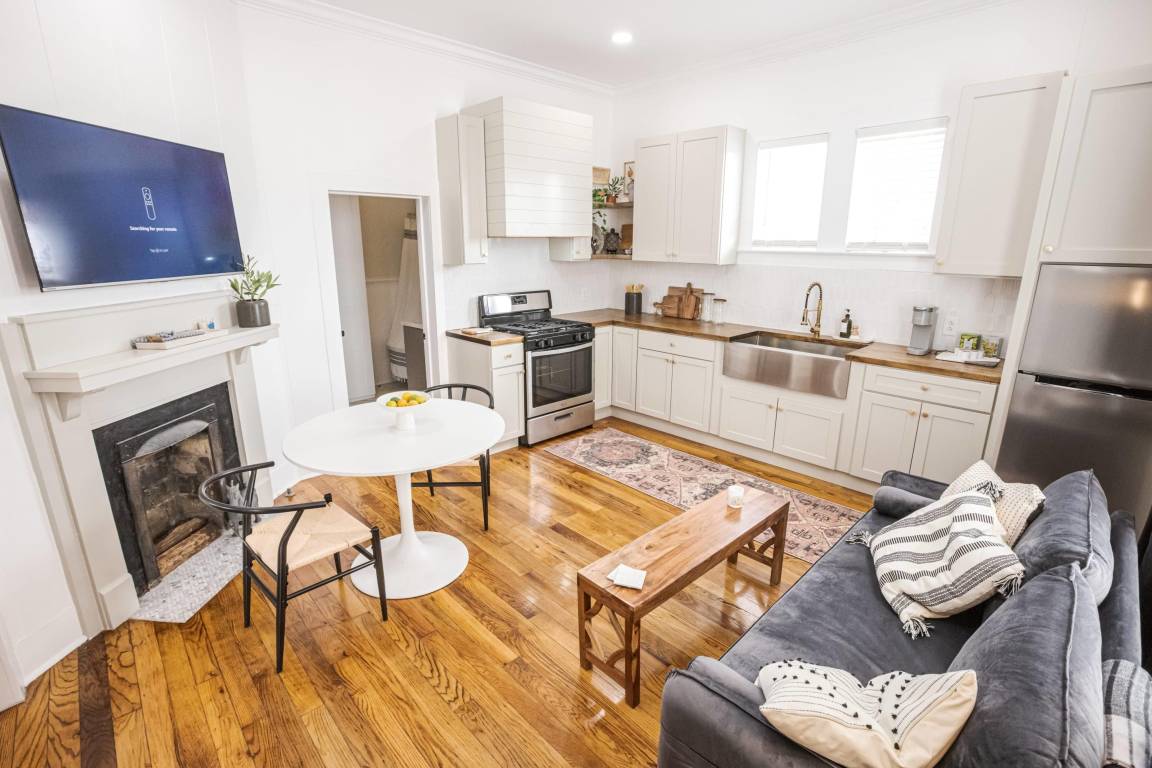 House ∙ 1 Bedroom ∙ 2 Guests - Lafayette, LA