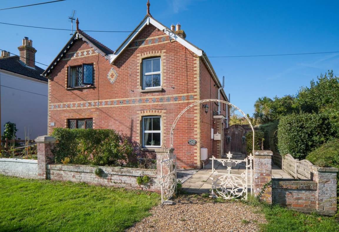 Cottage ∙ 3 Bedrooms ∙ 6 Guests - Lymington