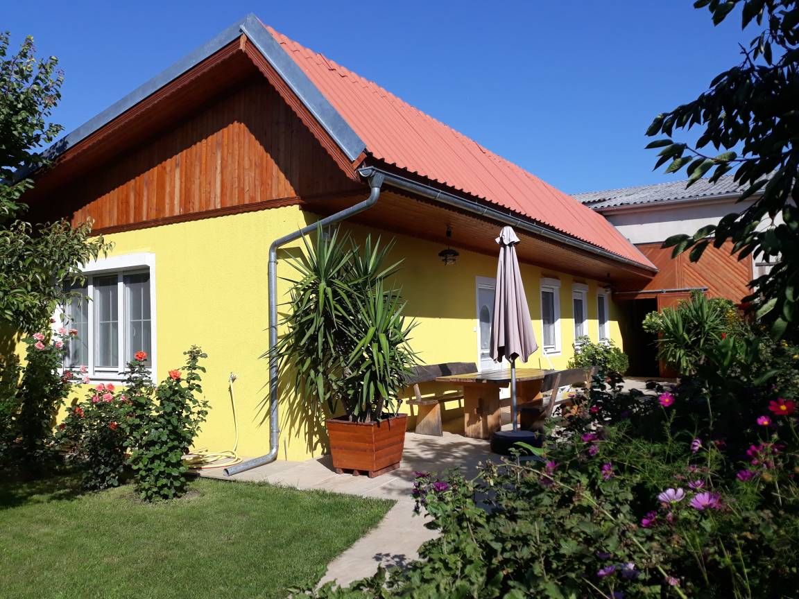 100 M² Ferienwohnung ∙ 3 Schlafzimmer ∙ 8 Gäste - Frauenkirchen