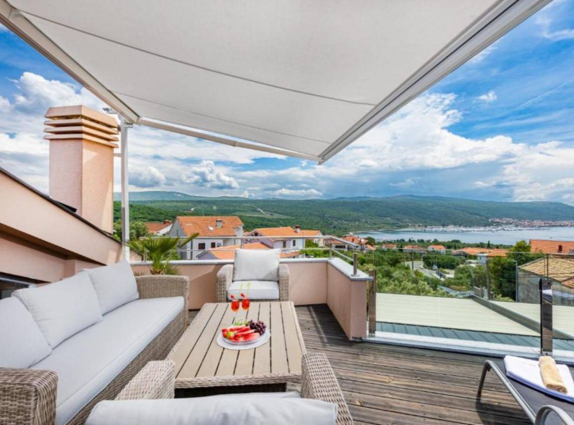 300 M² Villa ∙ 4 Bedrooms ∙ 8 Guests - Punat