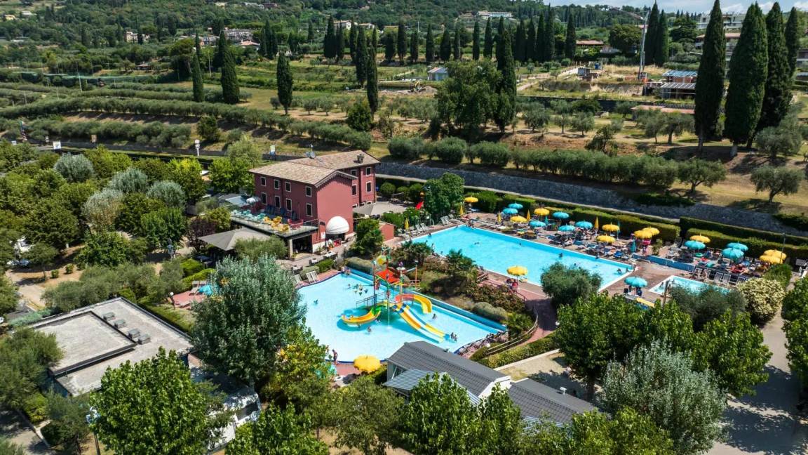 24 M² Caravan ∙ 2 Bedrooms ∙ 4 Guests - Bardolino