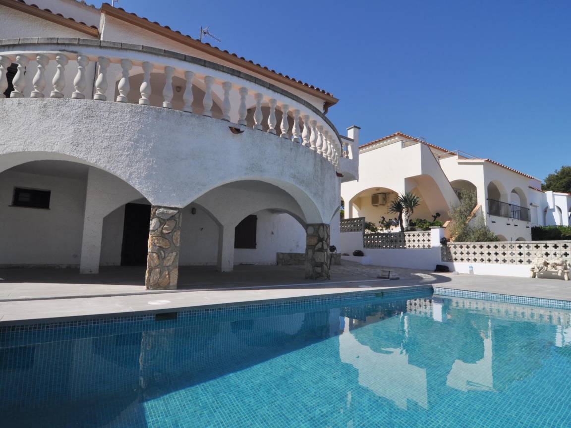165 M² Villa ∙ 4 Habitaciones ∙ 9 Huéspedes - La Escala