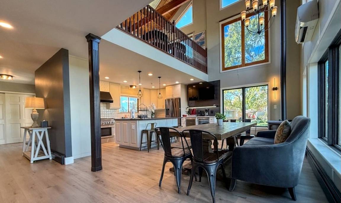 Villa ∙ 4 Bedrooms ∙ 18 Guests - Gary, IN