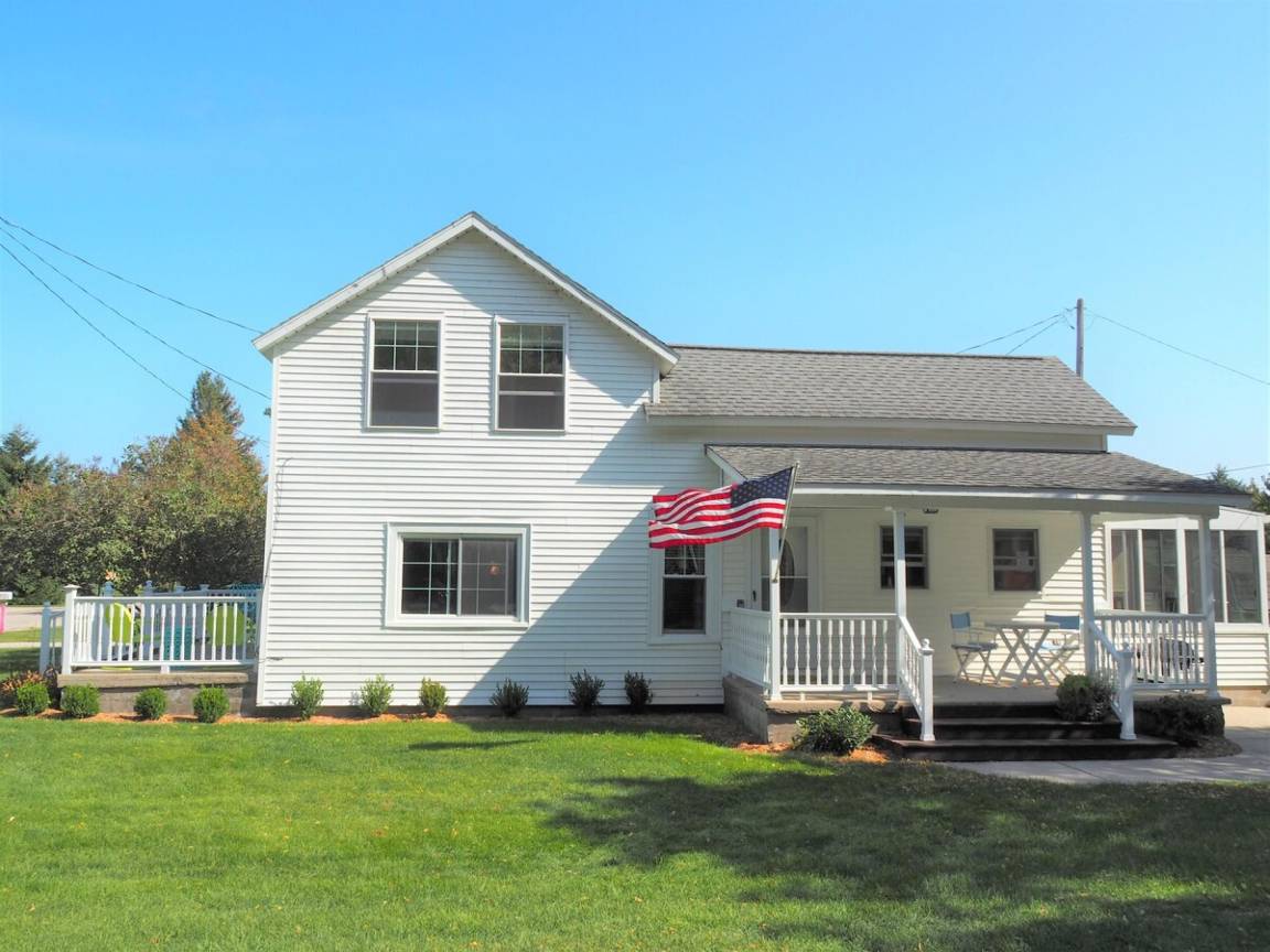 97 M² House ∙ 3 Bedrooms ∙ 8 Guests - Frankfort, MI