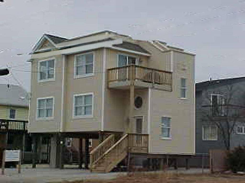 House ∙ 4 Bedrooms ∙ 8 Guests - Surf City, NJ