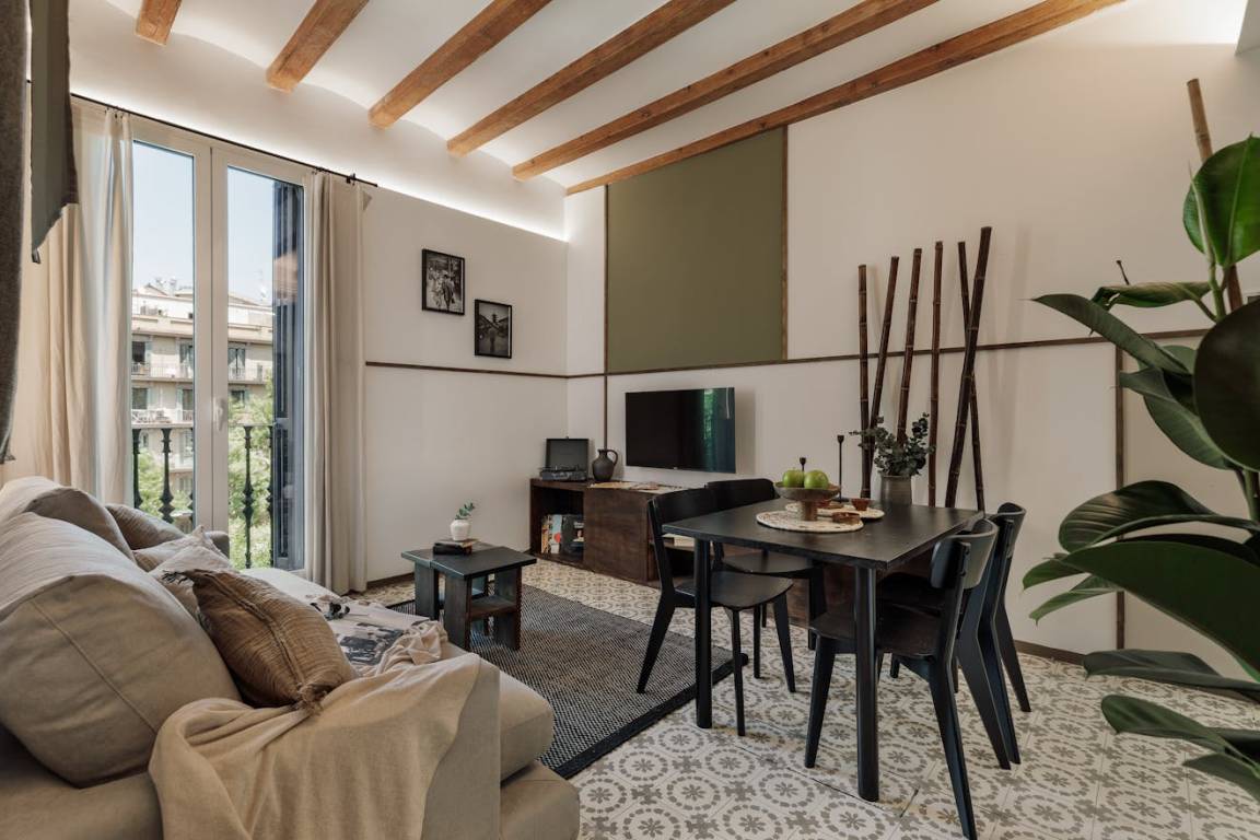 77 M² Apartamento ∙ 3 Habitaciones ∙ 5 Huéspedes - Barcelona