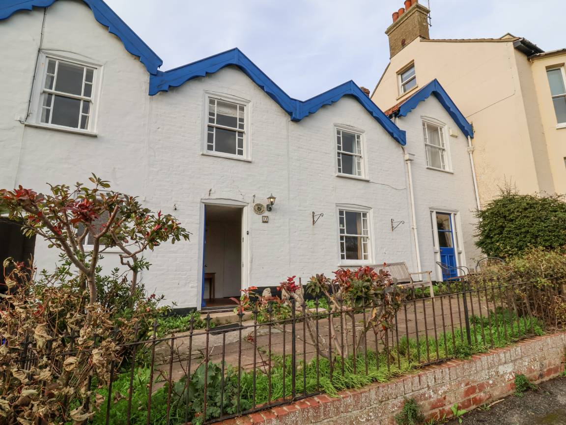 Cottage ∙ 4 Bedrooms ∙ 9 Guests - Southwold