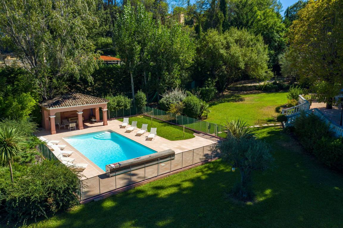 300 M² Villa ∙ 5 Chambres ∙ 11 Personnes - Draguignan