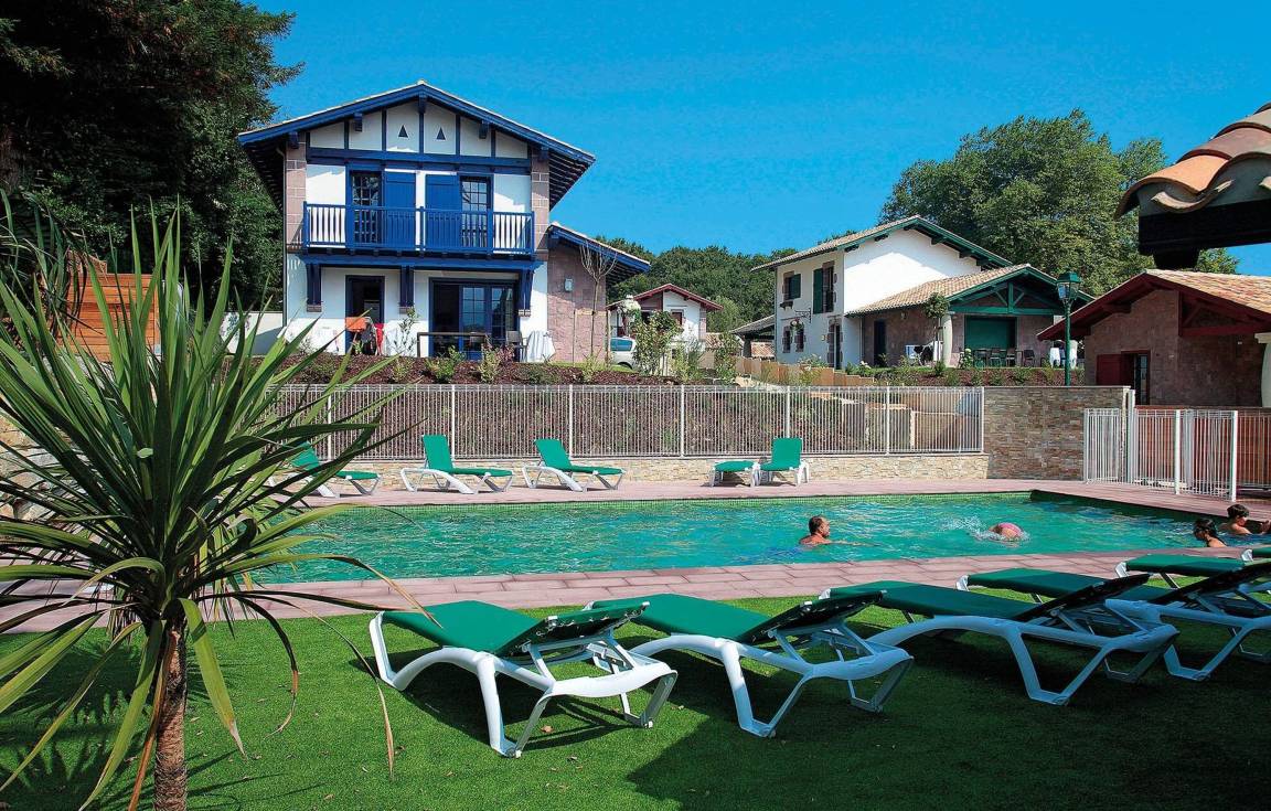 100 M² Villa ∙ 4 Bedrooms ∙ 8 Guests - Biarritz