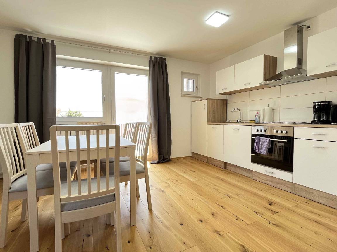 65 M² Ferienwohnung ∙ 2 Schlafzimmer ∙ 5 Gäste - Wackersdorf