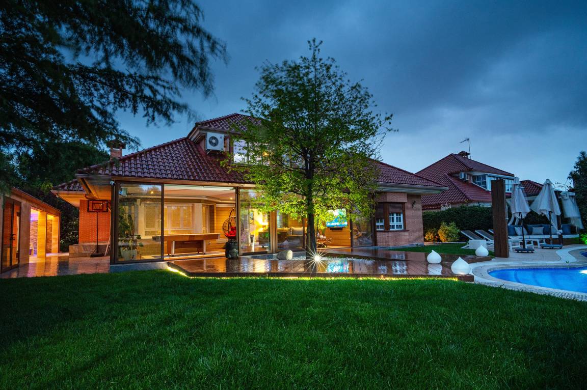 350 M² Chalet ∙ 5 Bedrooms ∙ 7 Guests - Boadilla del Monte