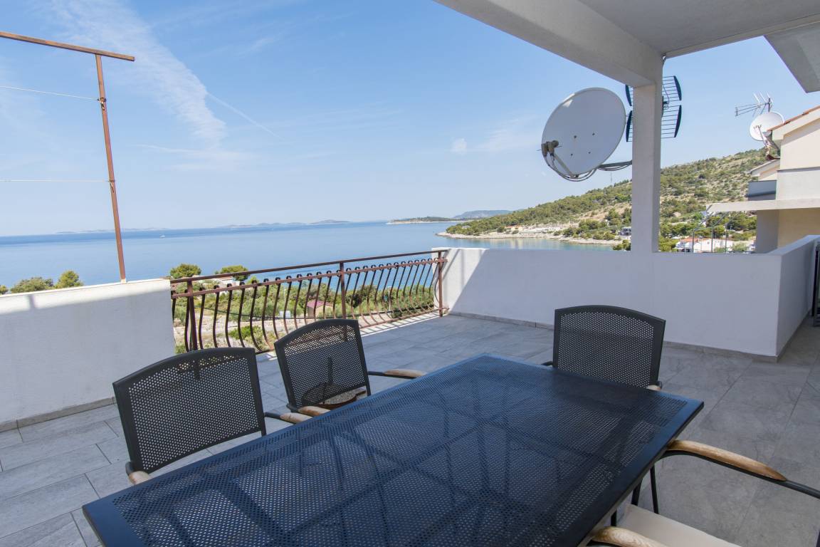 75 M² Apartment ∙ 3 Bedrooms ∙ 6 Guests - Primošten