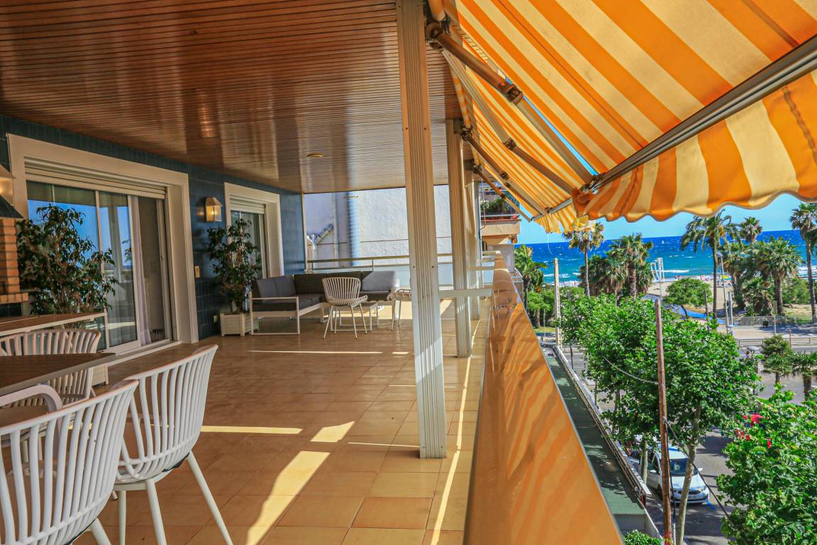 150 M² Apartamento ∙ 4 Habitaciones ∙ 10 Huéspedes - Cambrils