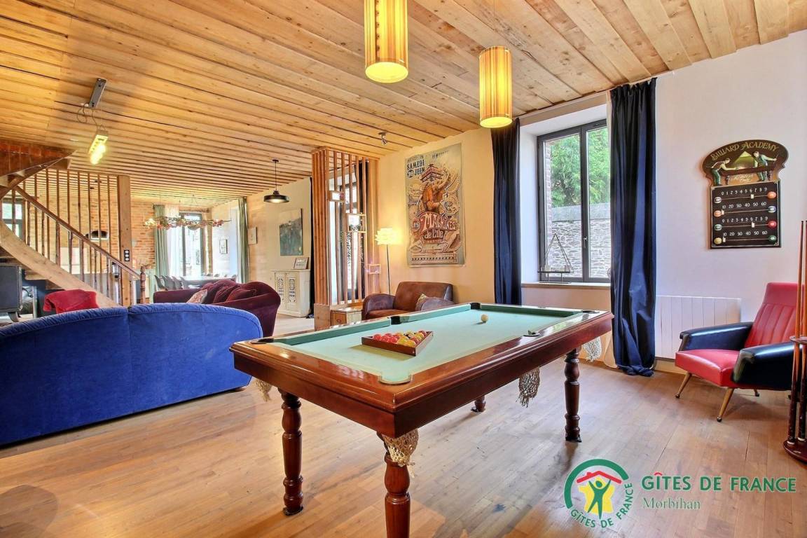 200 M² Gîte ∙ 6 Chambres ∙ 15 Personnes - Paimpont