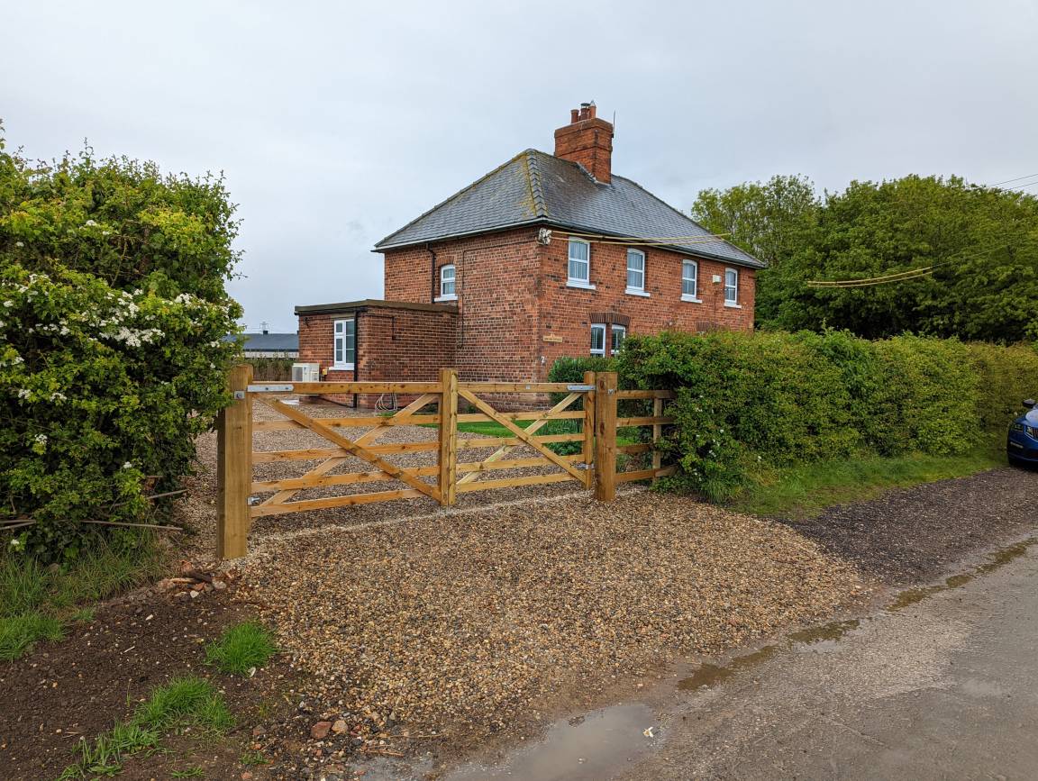 Cottage ∙ 3 Bedrooms ∙ 6 Guests - Kingston upon Hull