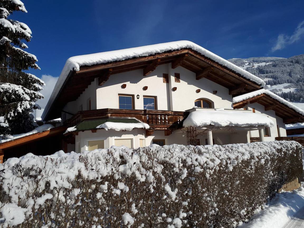 110 M² Apartment ∙ 3 Bedrooms ∙ 9 Guests - Zell am Ziller