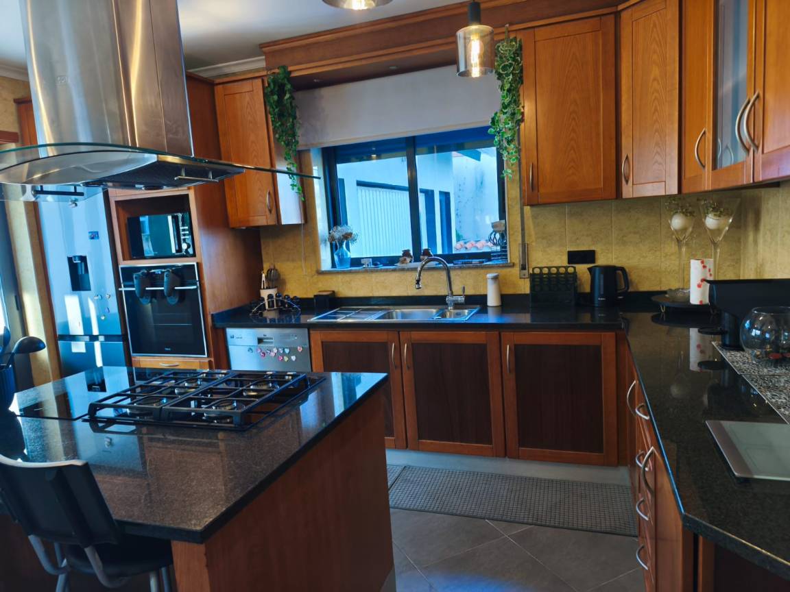 250 M² Villa ∙ 3 Slaapkamers ∙ 6 Gasten - Esposende