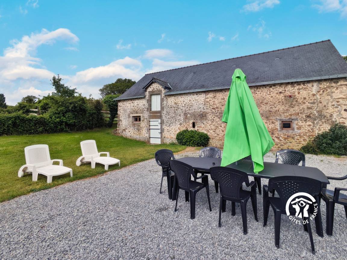116 M² Cottage ∙ 3 Bedrooms ∙ 8 Guests - Mayenne
