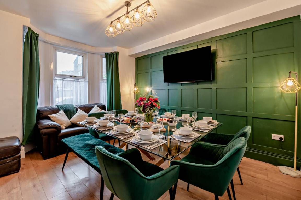 Cottage ∙ 6 Bedrooms ∙ 12 Guests - Flamborough