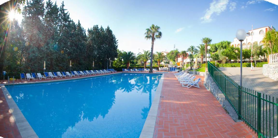 21 M² Caravan ∙ 2 Bedrooms ∙ 4 Guests - Loano