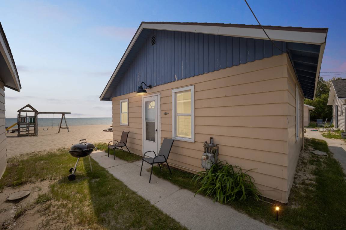 79 M² Cabin ∙ 2 Bedrooms ∙ 4 Guests - Oscoda, MI