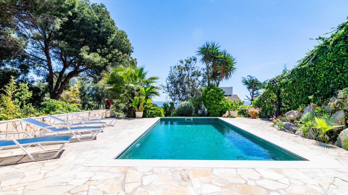280 M² Villa ∙ 4 Bedrooms ∙ 10 Guests - Malgrat de Mar