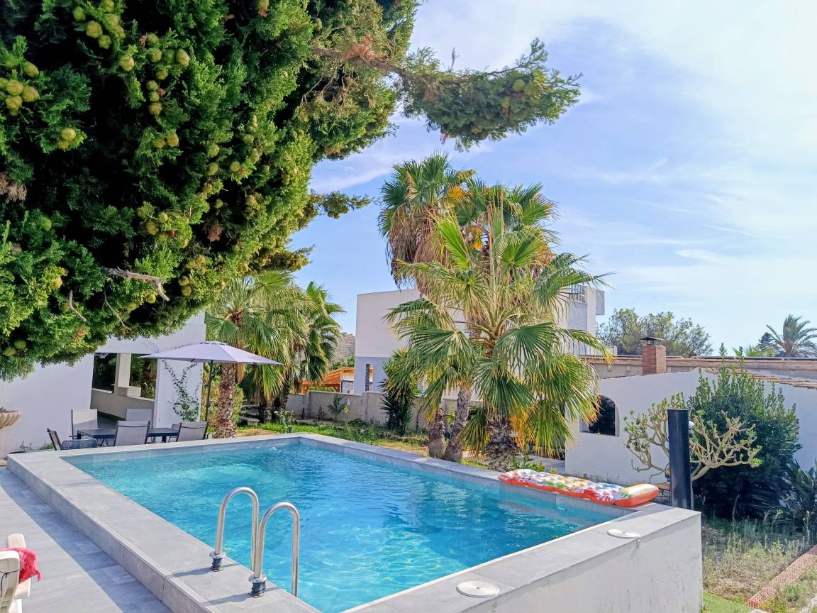 200 M² Villa ∙ 4 Bedrooms ∙ 8 Guests - Alicante