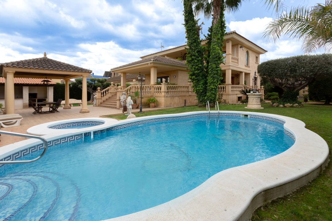 450 M² Villa ∙ 4 Slaapkamers ∙ 6 Gasten - Algorfa